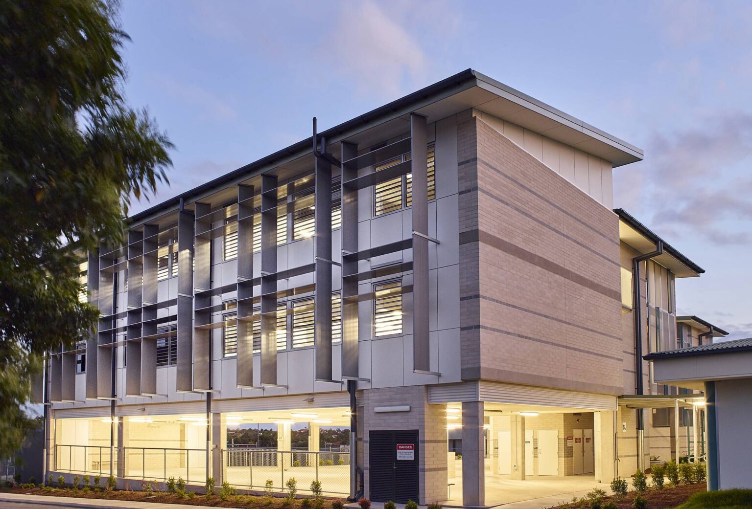 Corinda State High School Resource Centre | Louvreclad