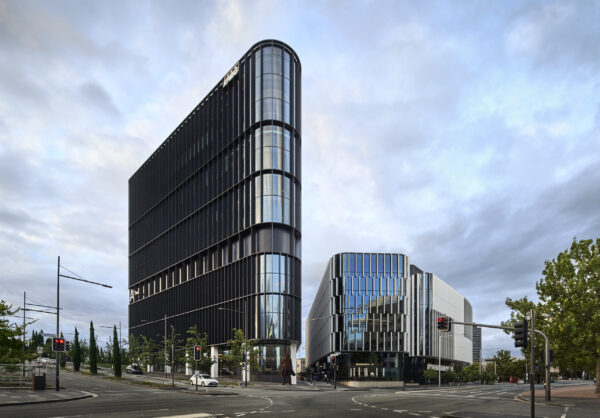 Altura Series® Chevron Vertical Louvres | Louvreclad