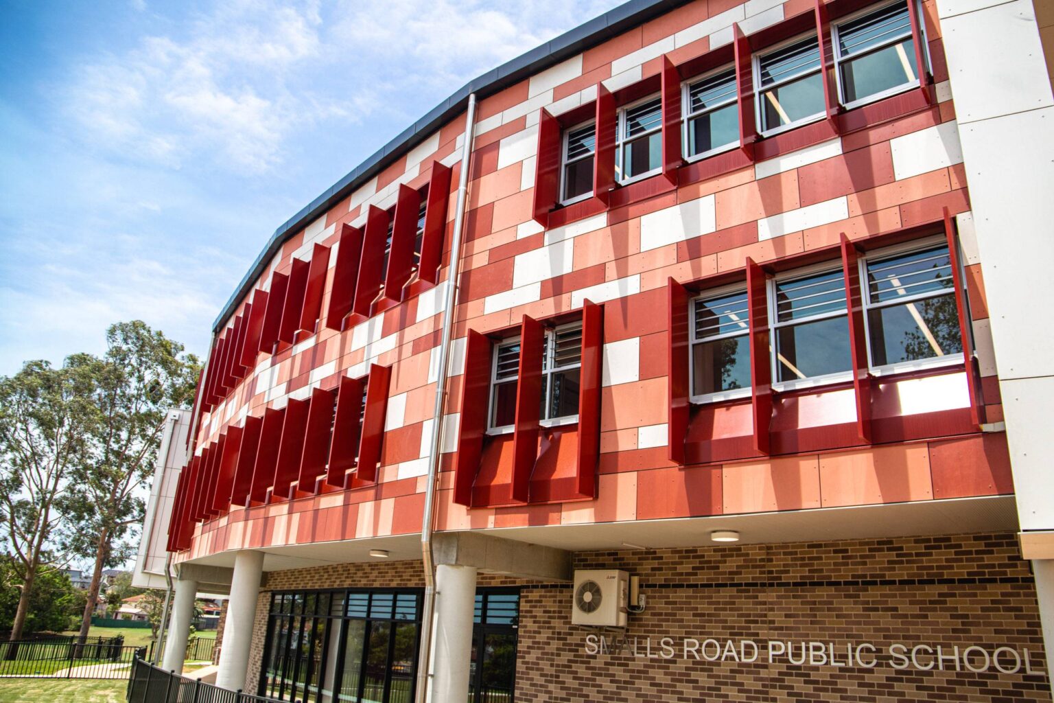 Corinda State High School Resource Centre | Louvreclad