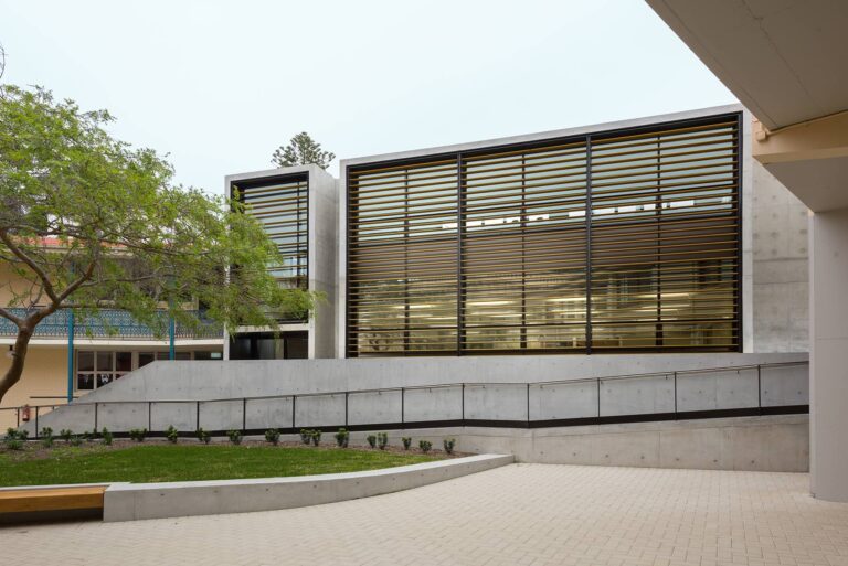Ferny Grove State High School – DET Learning Centre, QLD – Louvreclad