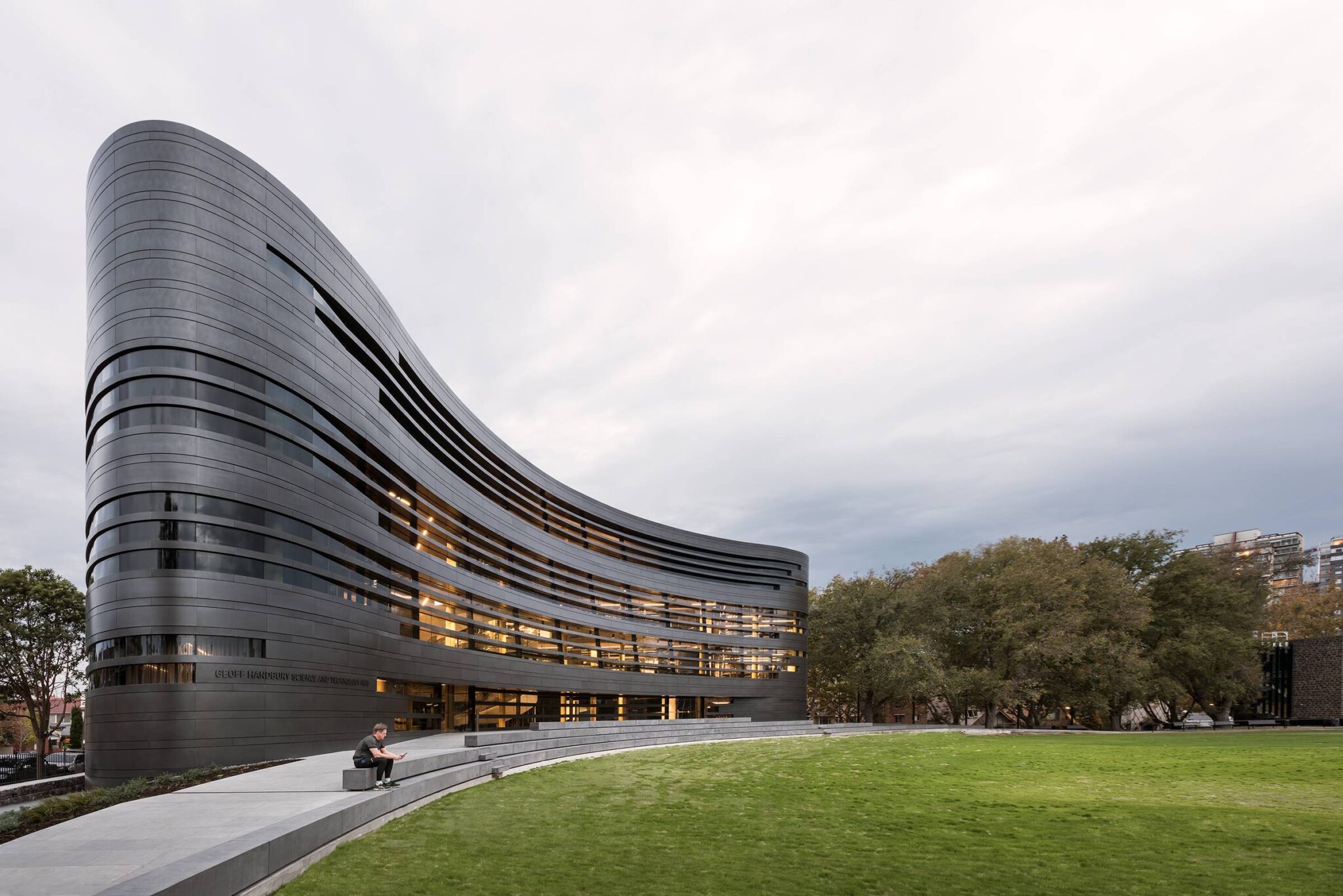 Corinda State High School Resource Centre | Louvreclad
