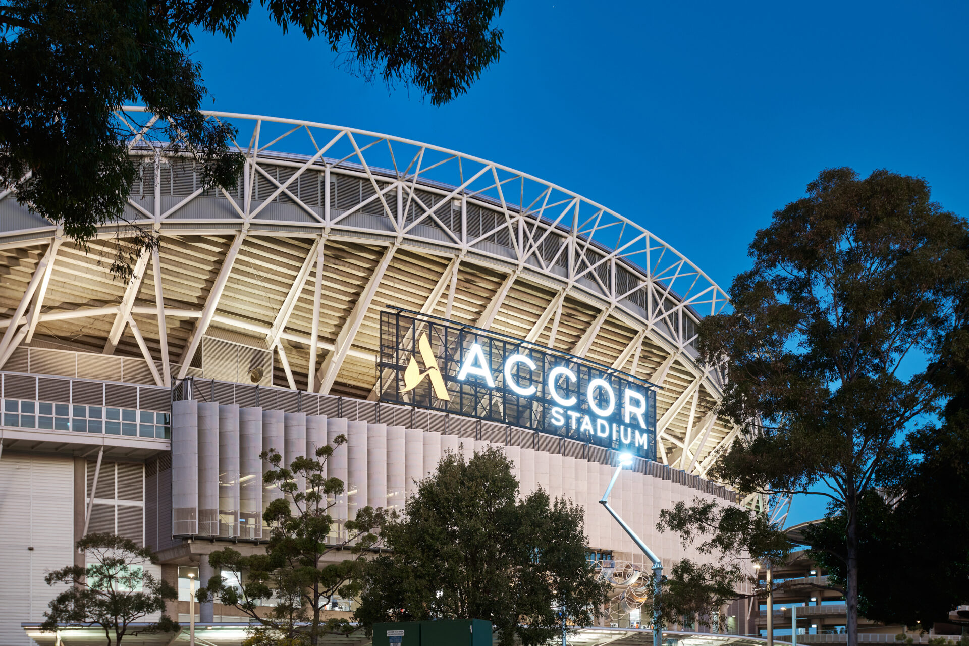 Metricon Stadium | Louvreclad